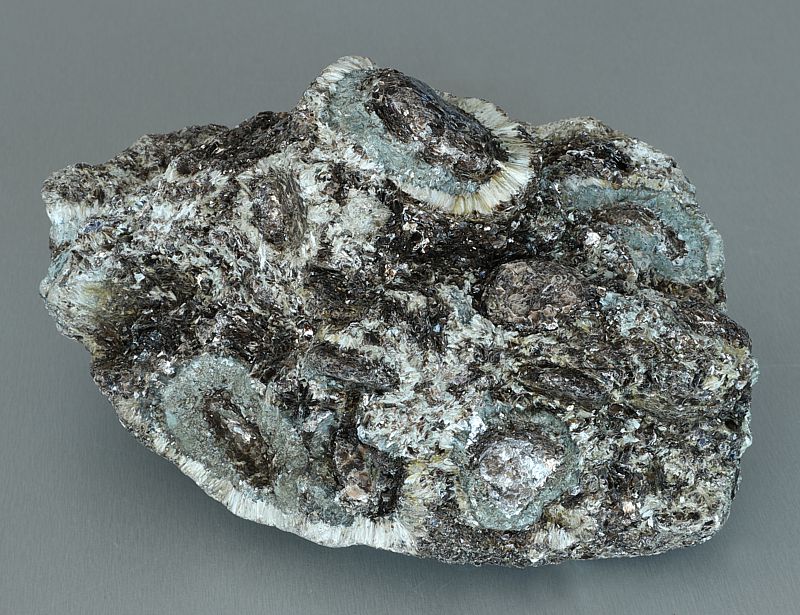 Anthophyllit, Phlogopit, Chlorit