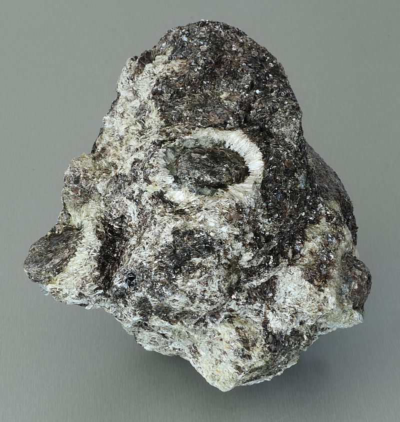 Anthophyllit, Phlogopit, Chlorit